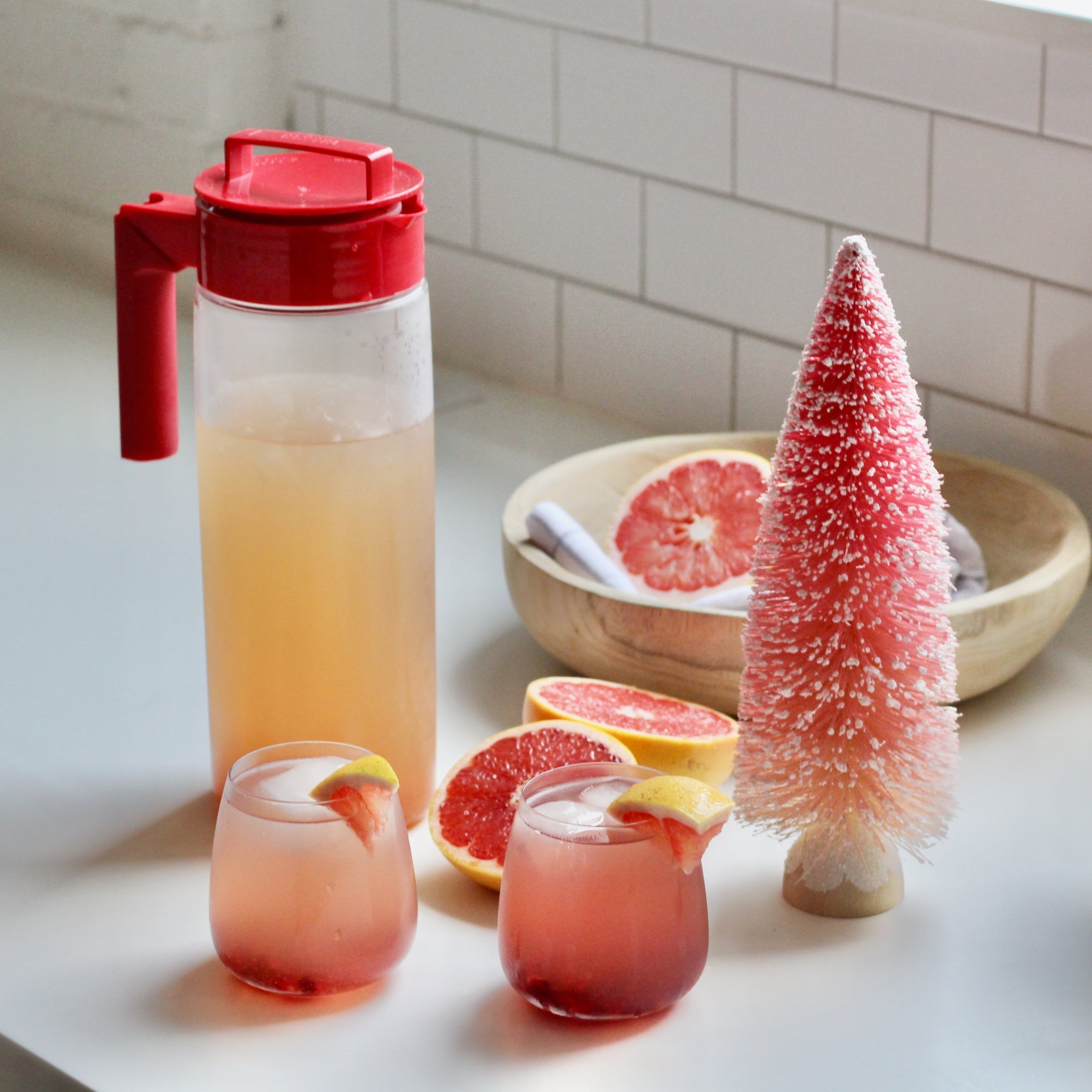 Recipe: Sparkling Pink Grapefruit Pom Green Tea – Takeya USA